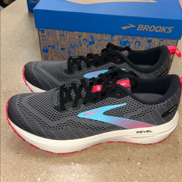 Brooks | Shoes | Brooks Revel 6 Running Shoes Black And Pink | Poshmark
